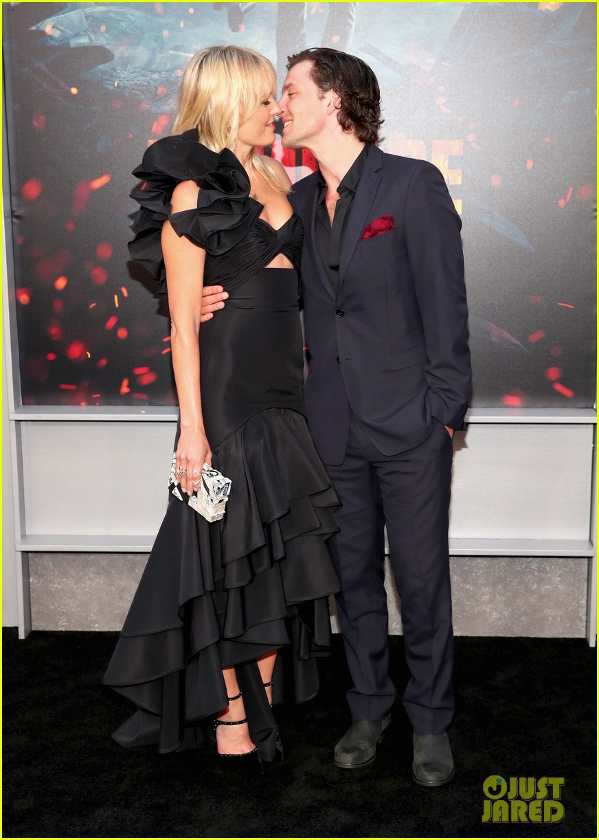 Dwayne Johnson, Malin Akerman, & Joe Manganiello Premiere 'Rampage' in ...