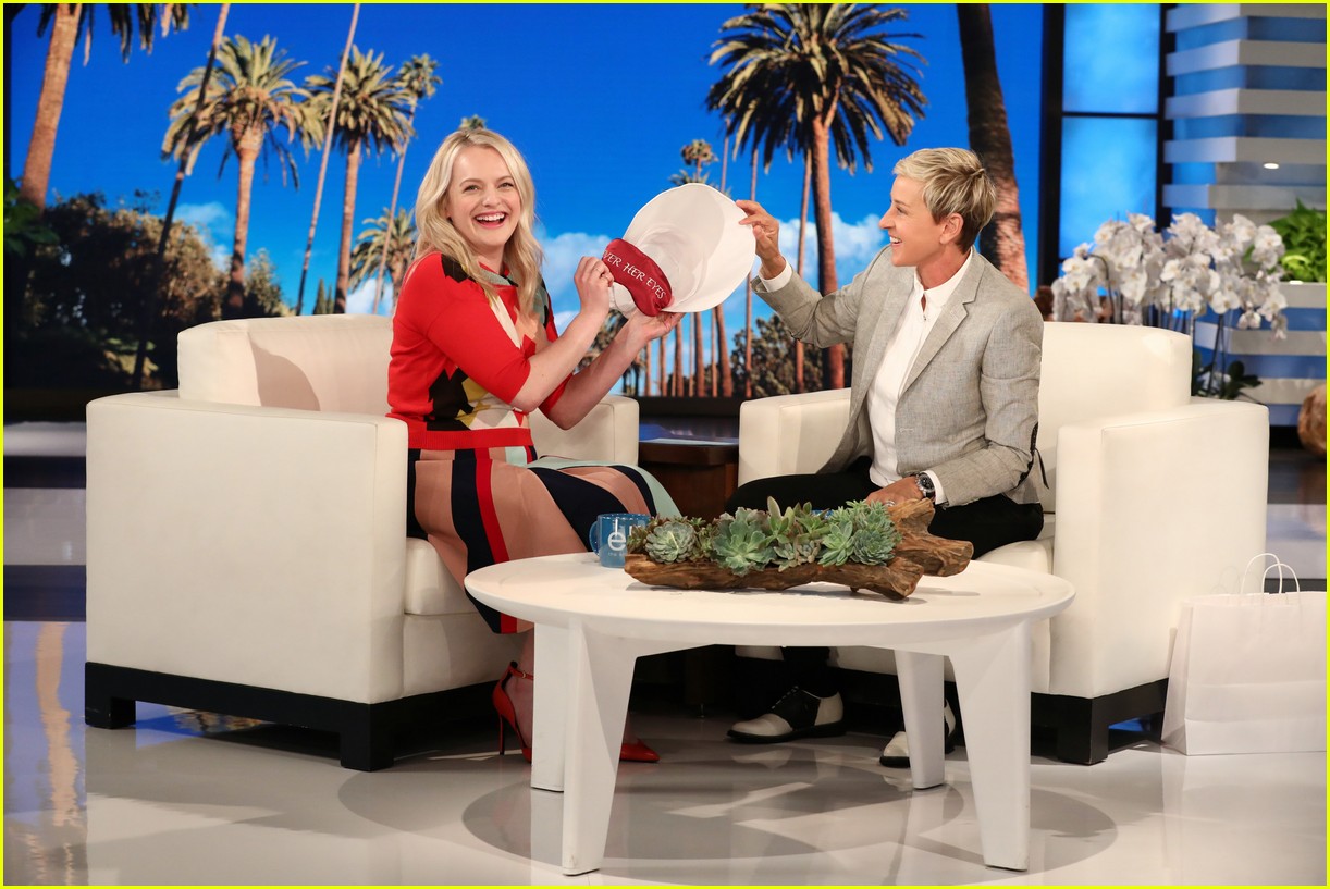 Elisabeth Moss Proves to Ellen That She Knows How to Twerk!: Photo ...