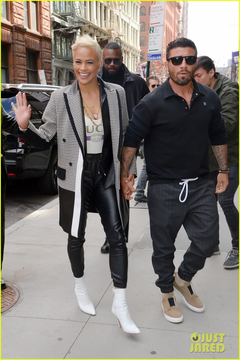 Paula Patton Holds Hands with Boyfriend, Whose Identity Has Been ...