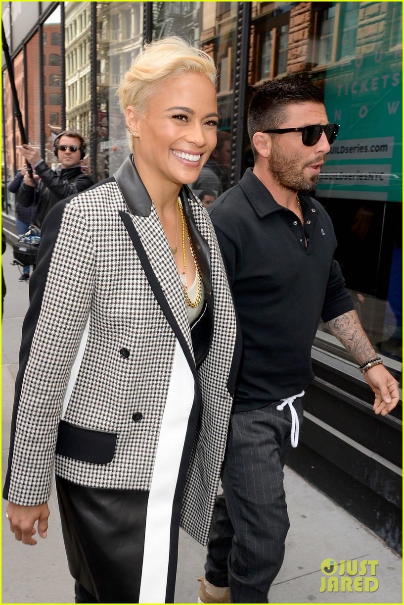 Paula Patton Holds Hands with Boyfriend, Whose Identity Has Been ...