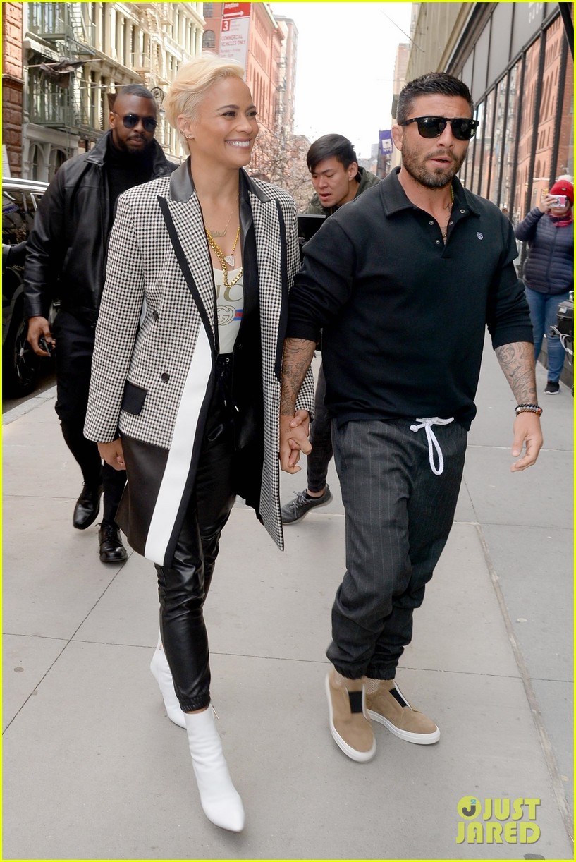 Paula Patton Holds Hands with Boyfriend, Whose Identity Has Been ...