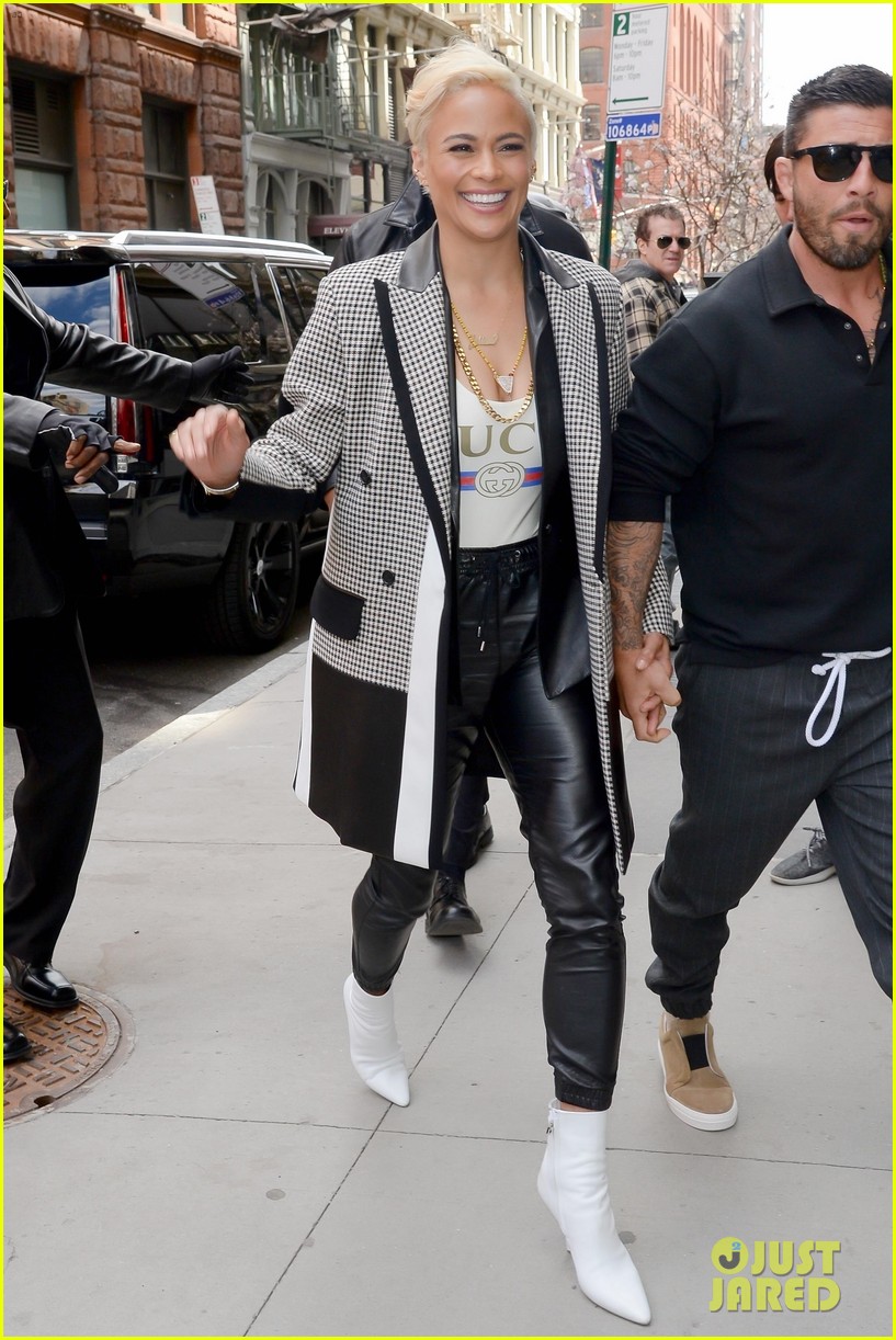 Paula Patton Holds Hands with Boyfriend, Whose Identity Has Been ...