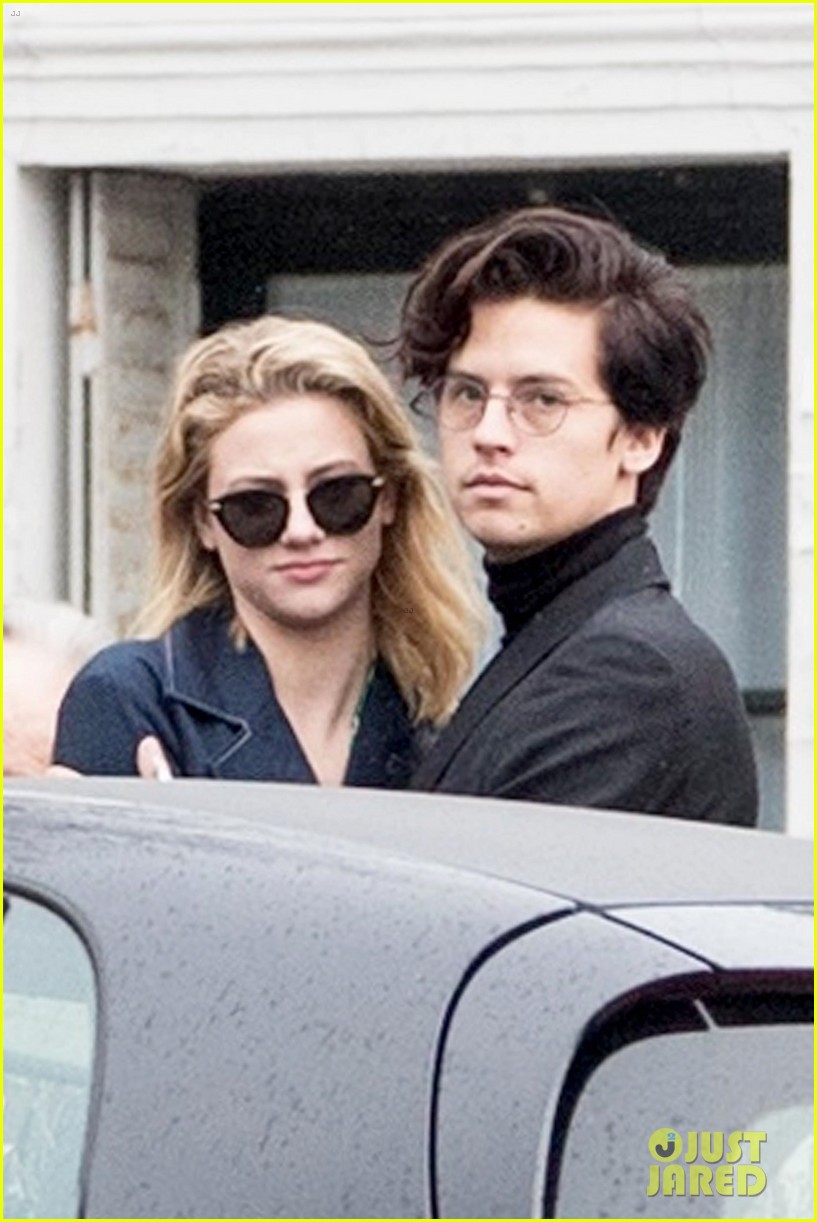 Riverdale's Cole Sprouse & Lili Reinhart Spotted Kissing in Paris!: Photo 4059957 | Cole Sprouse ...
