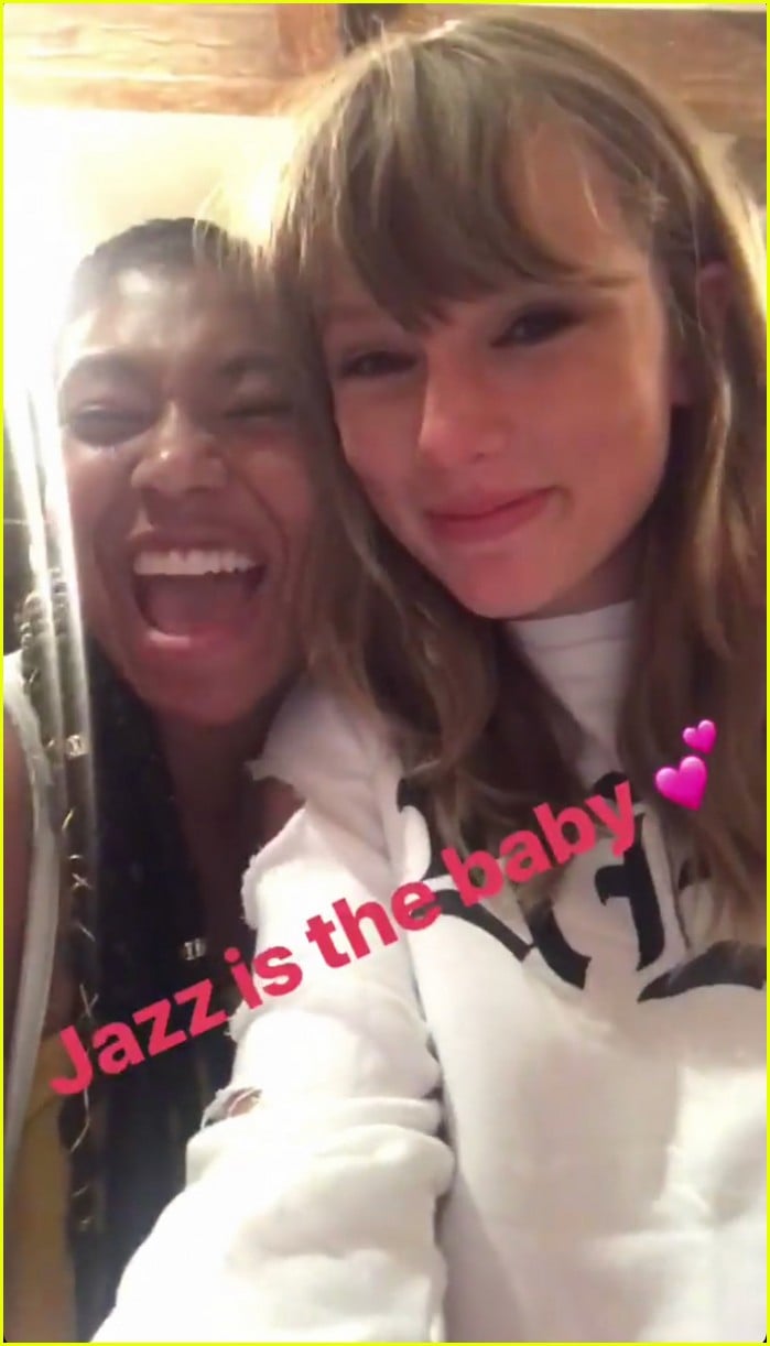 Taylor Swift Hosts a Pool Party on Day Off from Tour Rehearsals: Photo ...