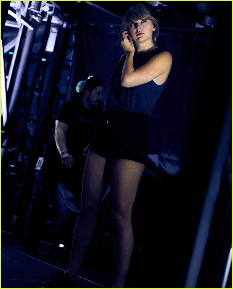 Taylor Swift Gives Update on the Massive 'reputation' Tour Stage: Photo ...