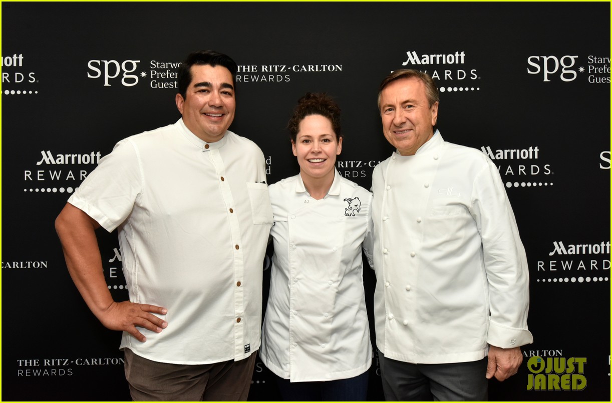 Keith Urban Surprises Fans at Marriott International Loyalty Member ...