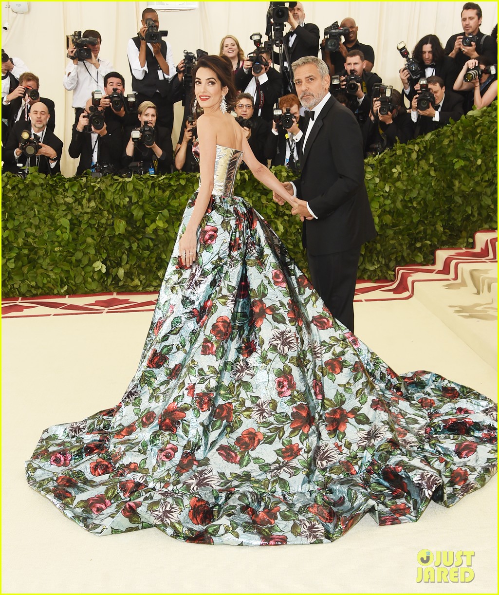 Amal Clooney Stuns on Met Gala 2018 Red Carpet with Husband George ...
