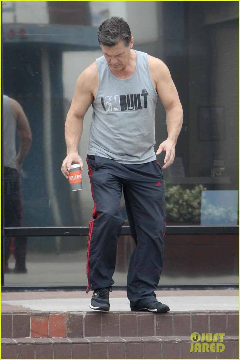 Josh Brolin Puts Big Muscles on Display During a Coffee Date: Photo ...