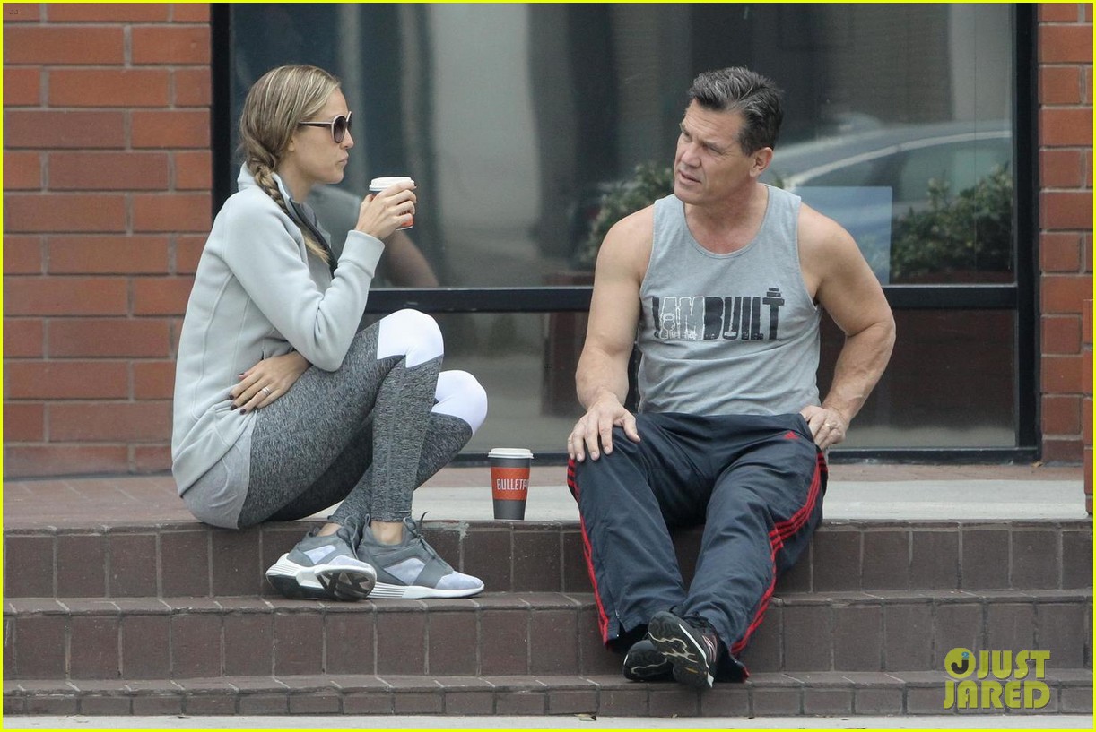 Josh Brolin Puts Big Muscles on Display During a Coffee Date: Photo ...