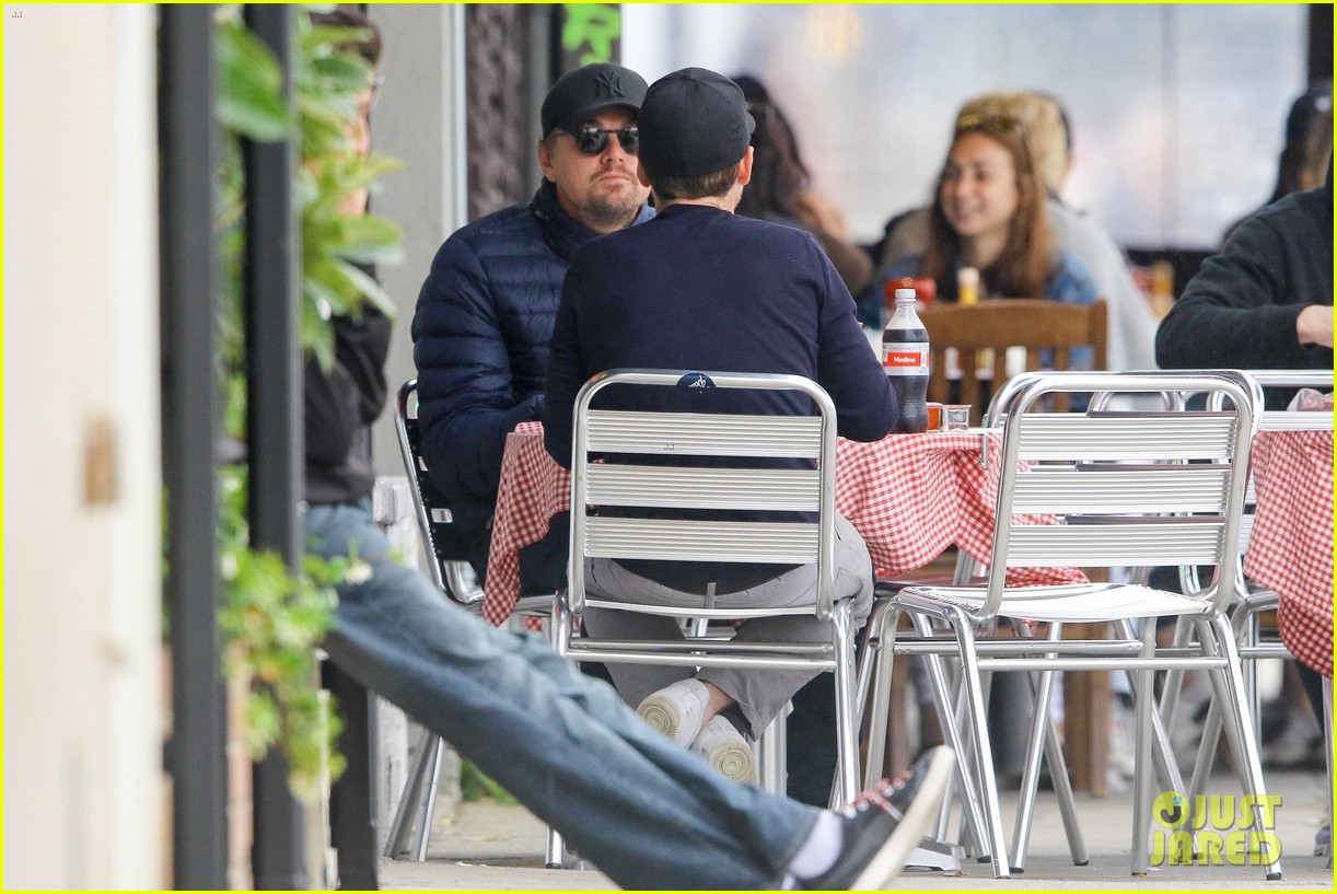 Leonardo DiCaprio & Kevin Connolly Grab a Bite Together: Photo 4090513 ...