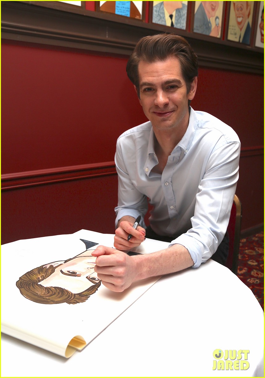 Andrew Garfield Has the Best Reaction to Sardi's Caricature Unveiling ...