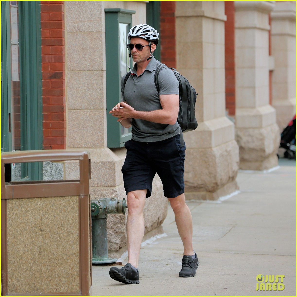 Hugh Jackman Shows Off His Buff Biceps in NYC!: Photo 4077417 | Deborra ...