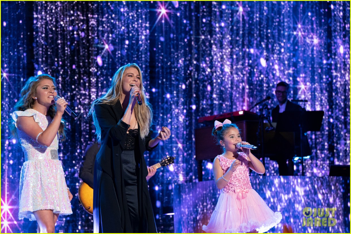 LeAnn Rimes Surprises Layla Spring & 7-Year-Old Sister During 'American ...