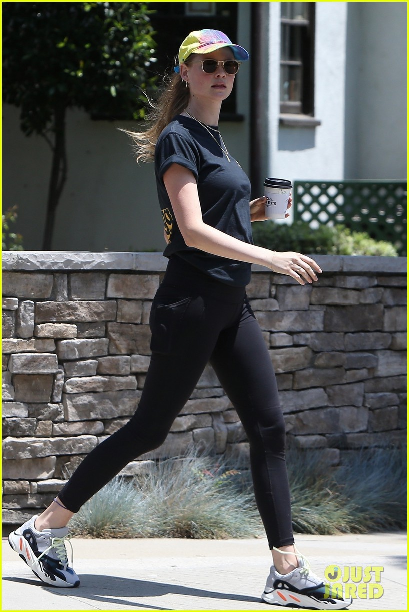 Adam Levine Shows Off Buff Biceps During Walk with Behati Prinsloo ...