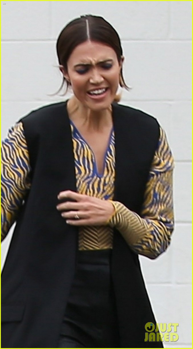 Mandy Moore Is All Smiles While Heading to a Meeting in Beverly Hills ...