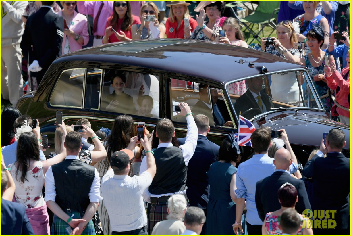 Meghan Markle Stuns in Her Dress at the Royal Wedding!: Photo 4086347 ...