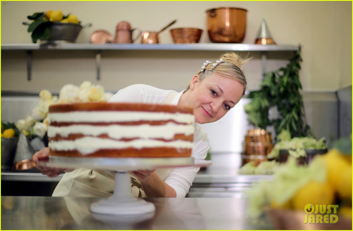 Prince Harry & Meghan Markle's Wedding Cake - See the Preparations ...