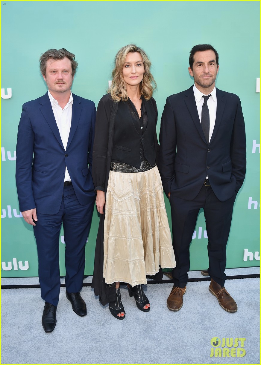 Elisabeth Moss, Mindy Kaling, Blake Griffin & More Buddy Up at Hulu ...