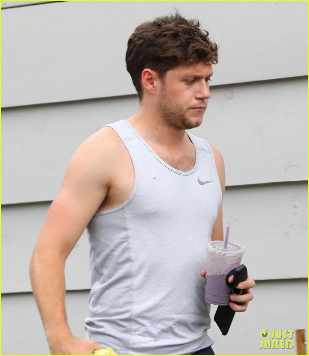 Niall Horan Hits the Gym in a Tank Top: Photo 4088135 | Photos | Just ...