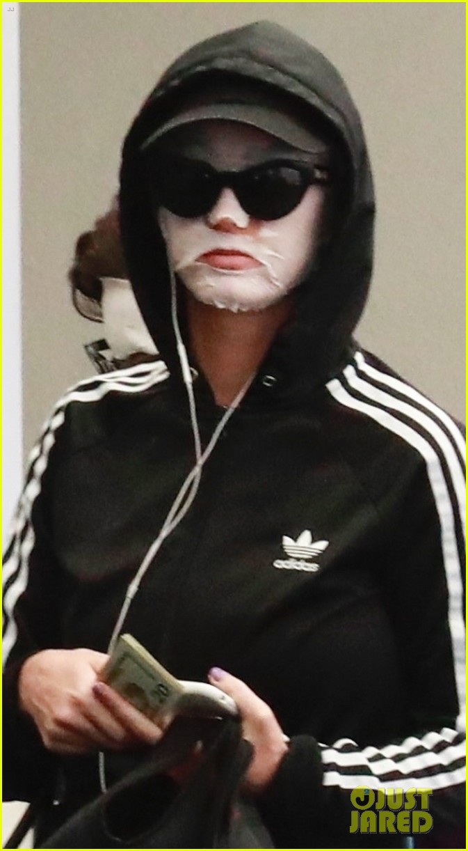 Katy Perry Wears Her Face Mask Home From the Salon!: Photo 4084022 ...