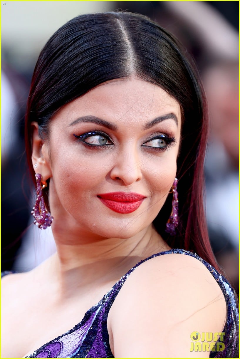 Bollywood Star Aishwarya Rai Makes Red Carpet Return for Cannes 2018 ...