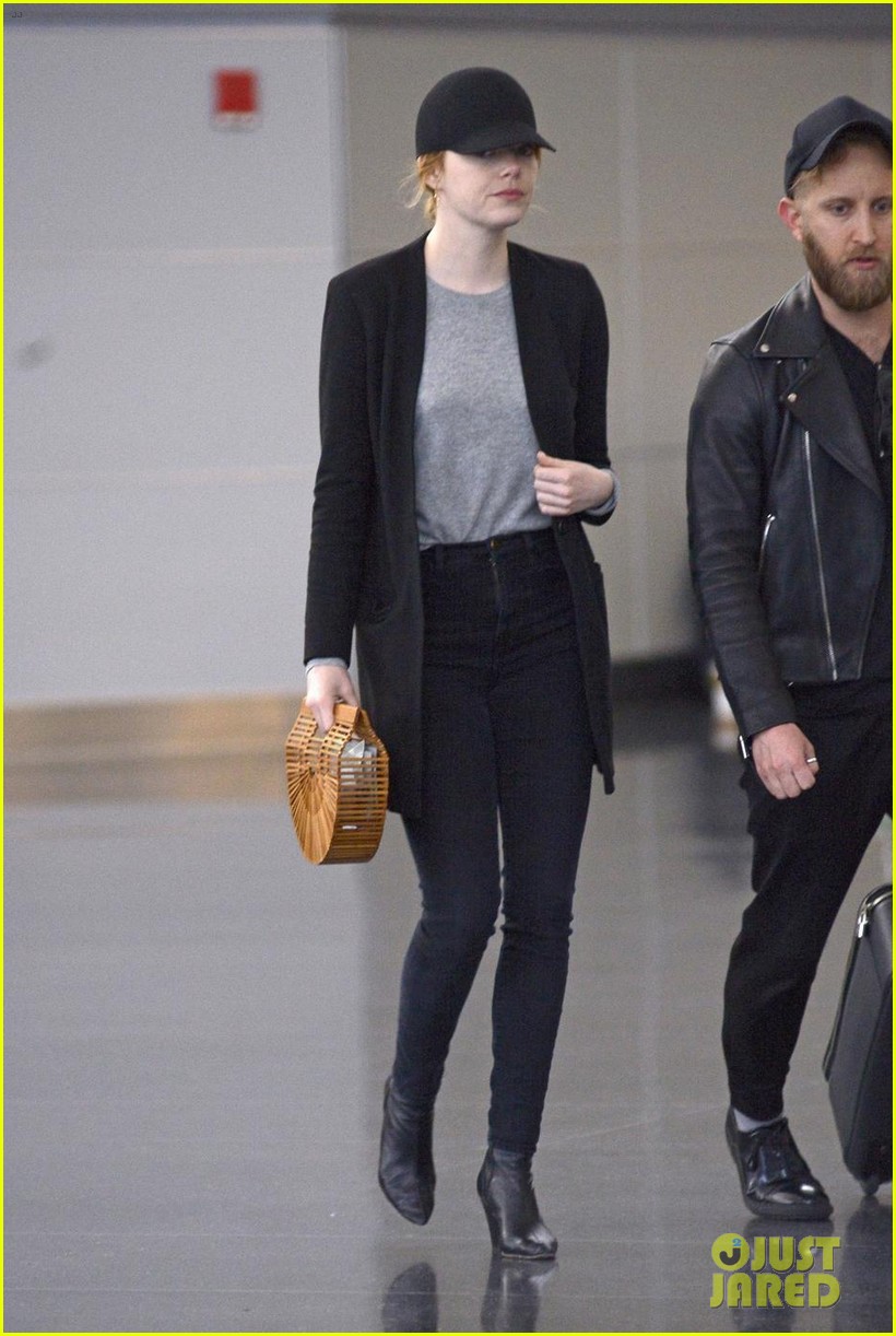 Emma Stone Keeps a Low Profile at JFK Airport in NYC: Photo 4074985 ...