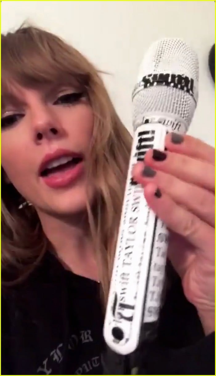Taylor Swift Shows Off Her Microphones for 'reputation Tour': Photo ...