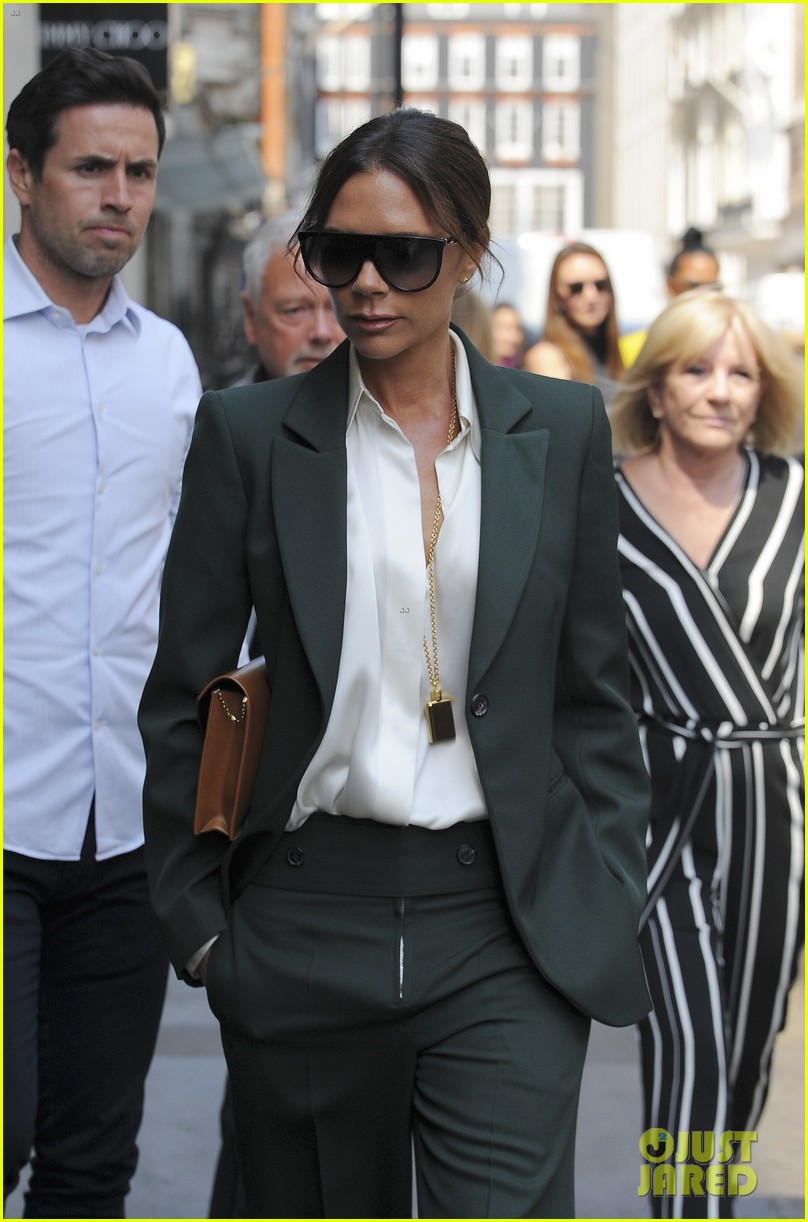 Victoria Beckham Looks Stylish While Leaving Her Shop in London!: Photo ...