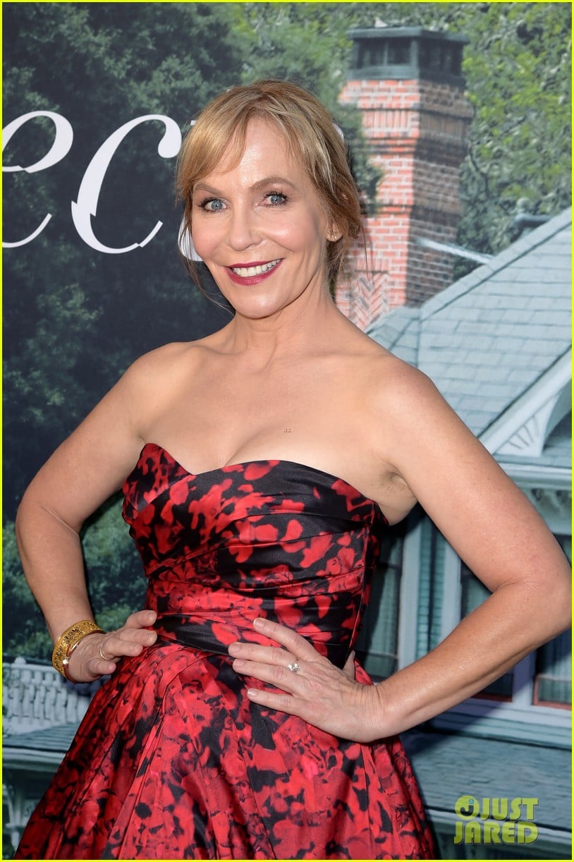 Amy Adams, Chris Messina, & Patricia Clarkson Step Out for 'Sharp Objects' Premiere: Photo ...