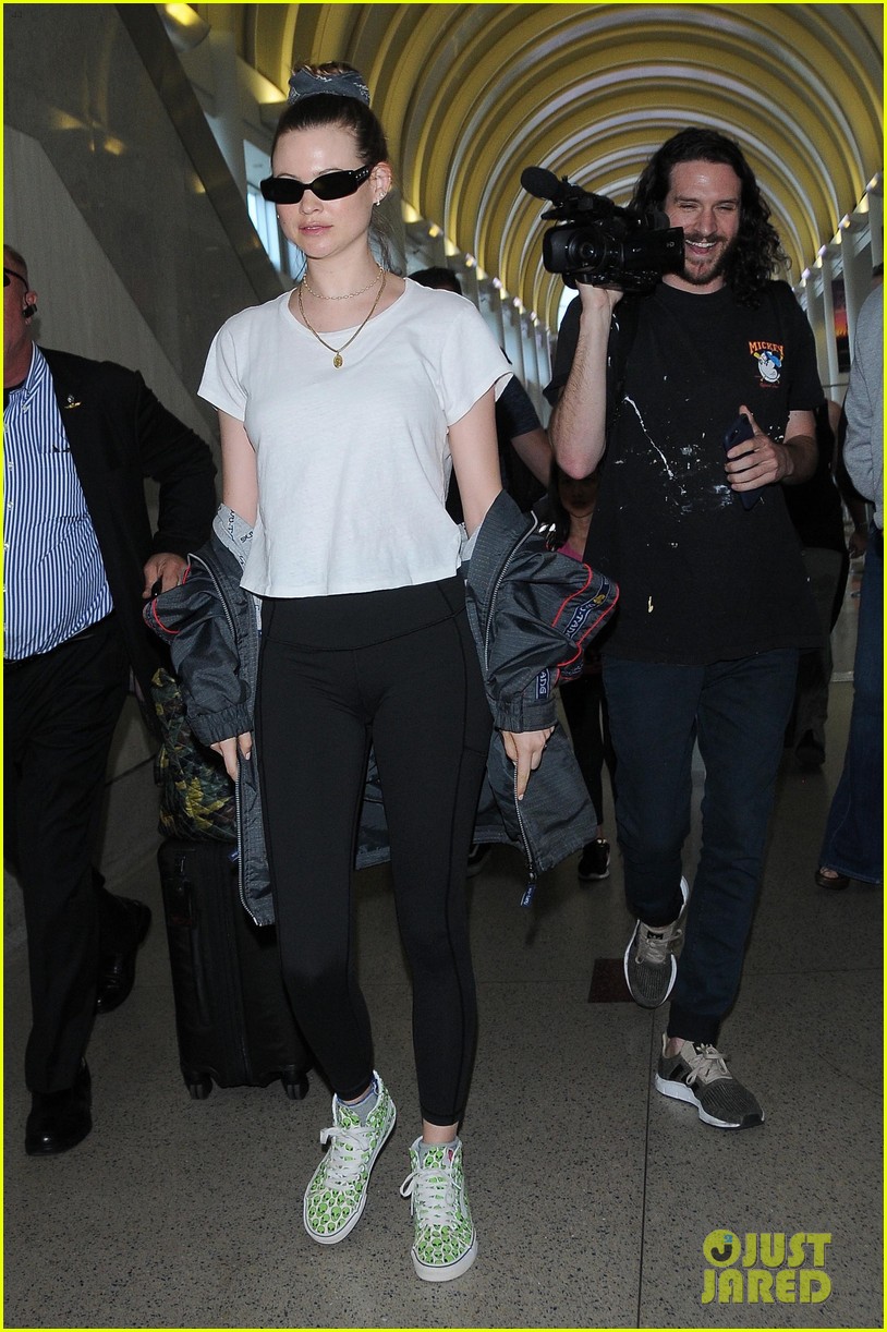 Behati Prinsloo Flies Back to Los Angeles to Catch Maroon 5 Live ...