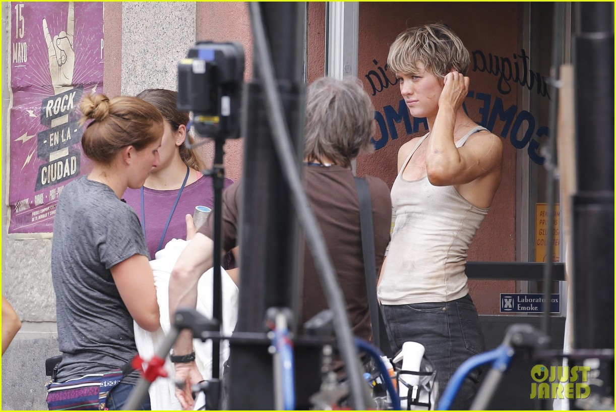 Photo: mackenzie davis terminator set 19 | Photo 4104411 | Just Jared ...