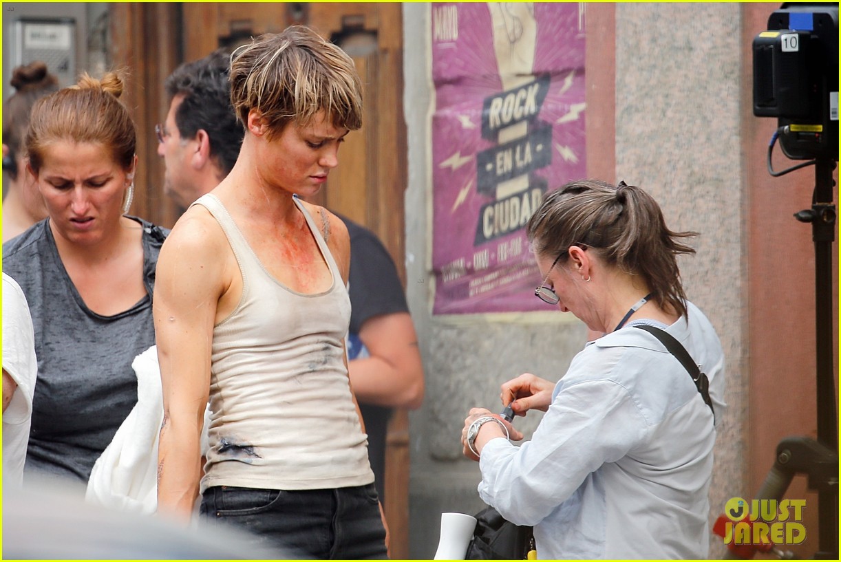 Photo: mackenzie davis terminator set 28 | Photo 4104420 | Just Jared