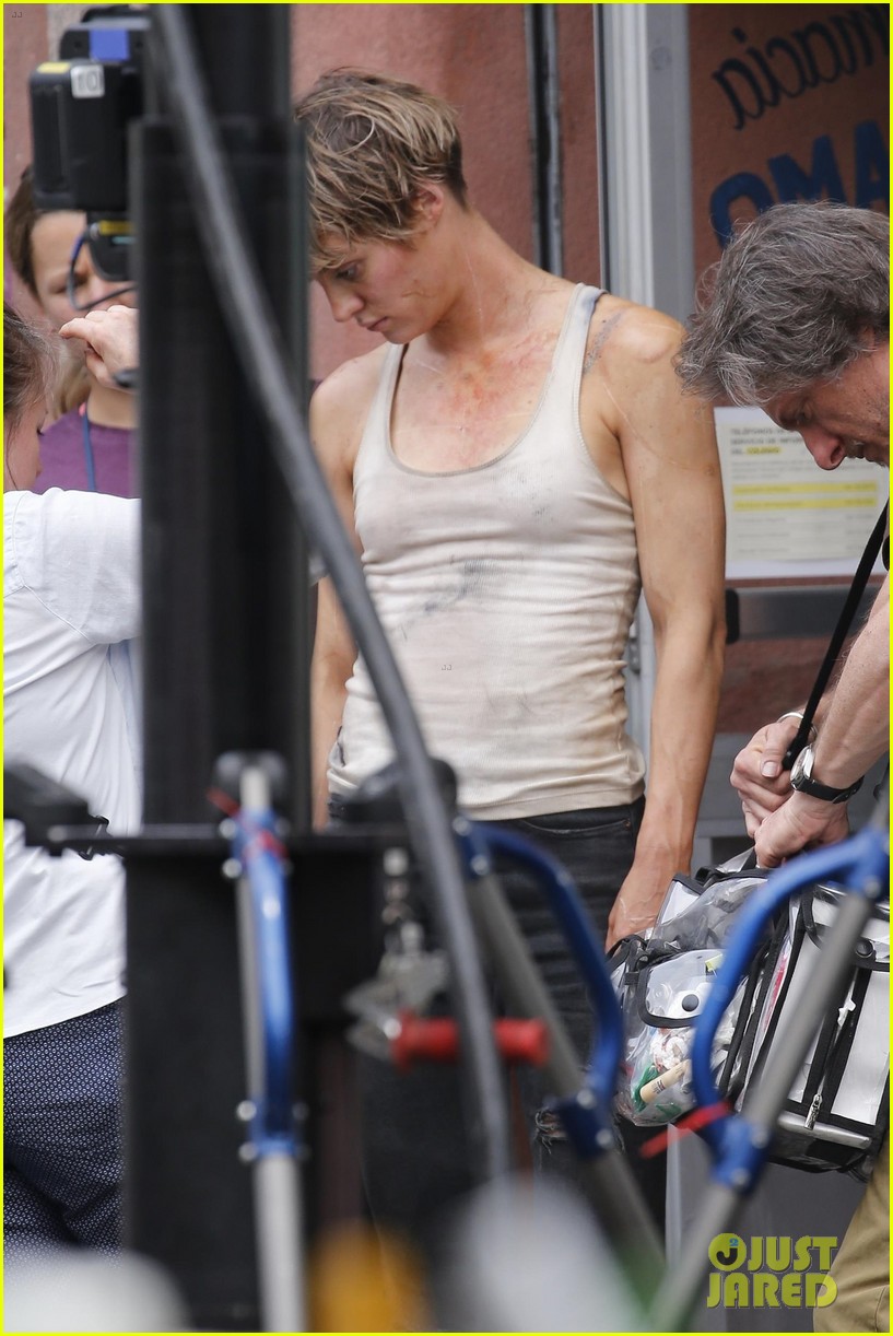 Full Sized Photo of mackenzie davis terminator set 29 | Photo 4104421 ...
