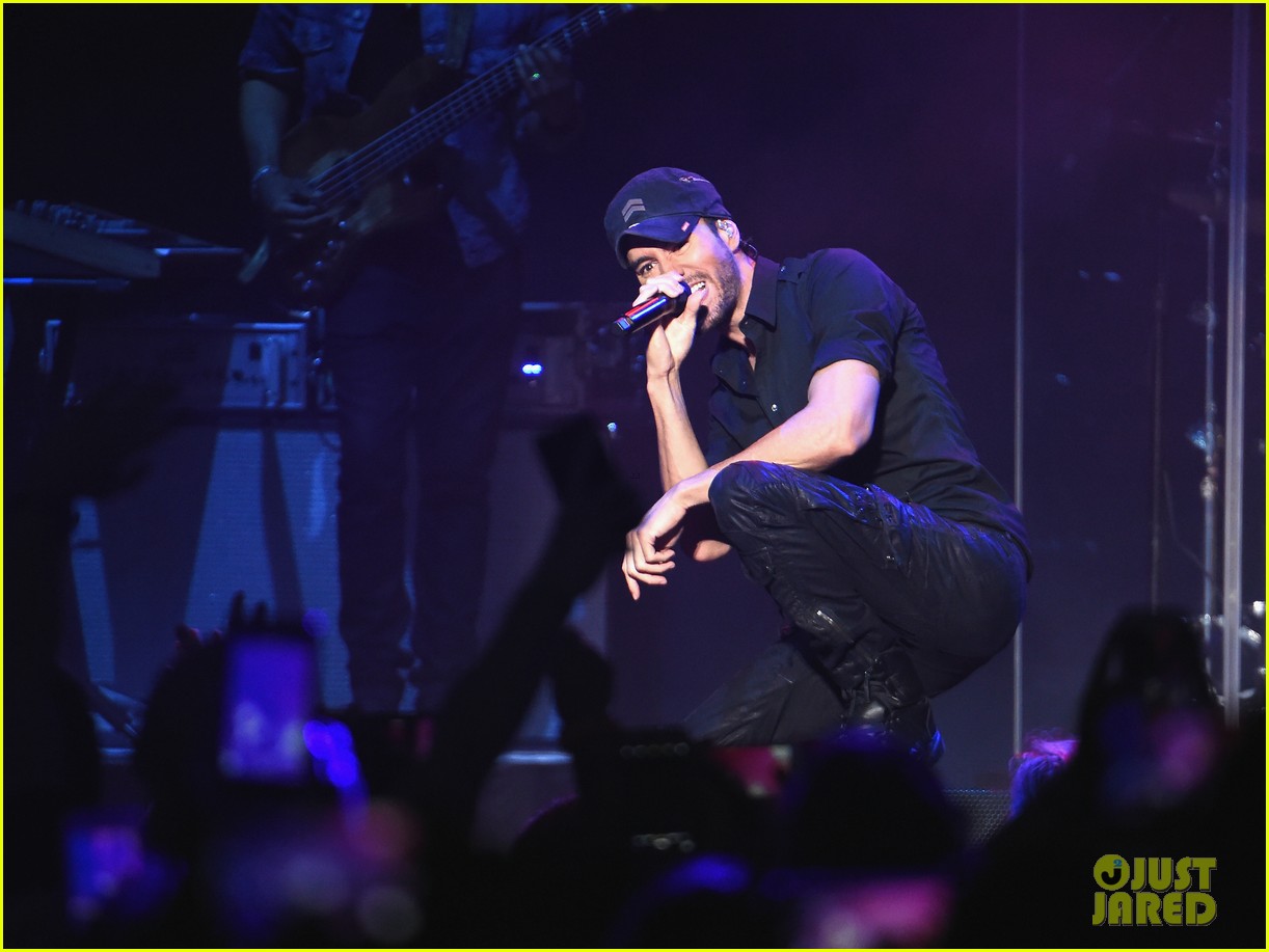 Enrique Iglesias, Ne-Yo, & More Perform at KTUphoria Concert: Photo ...