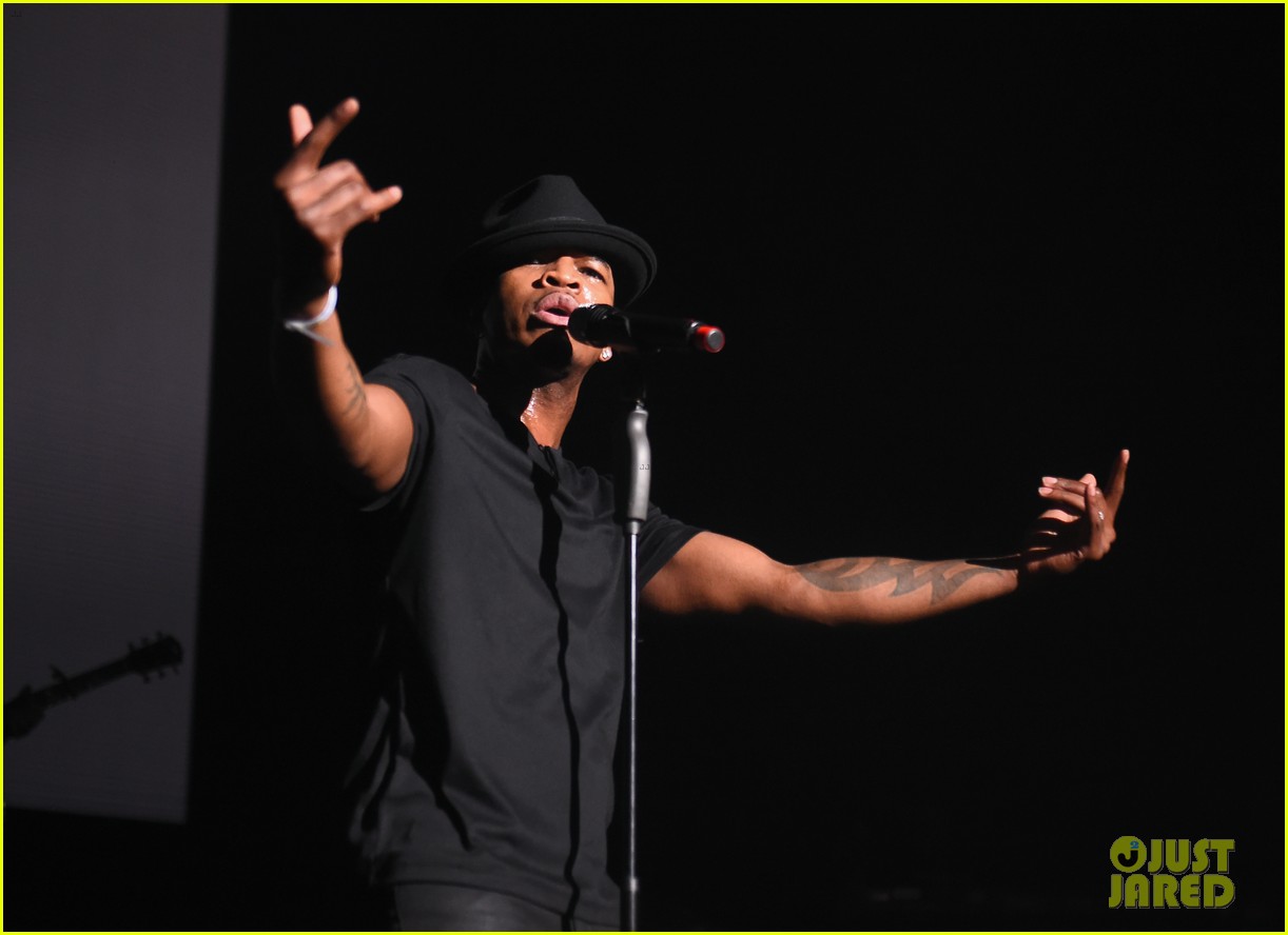 Enrique Iglesias, Ne-Yo, & More Perform at KTUphoria Concert: Photo ...