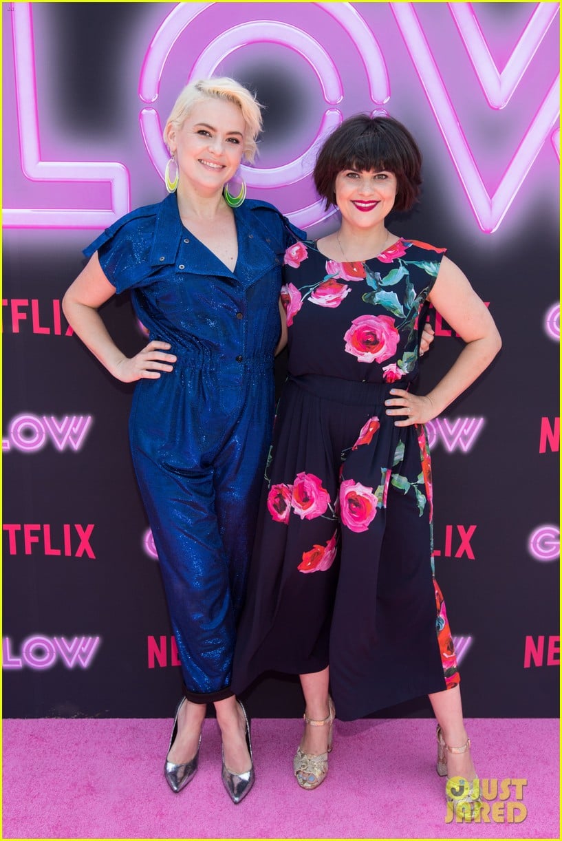 'Glow' Cast Celebrates Season 2 With 80's Takeover of Venice Beach ...