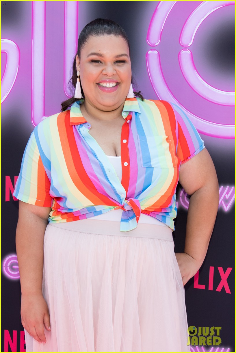 'Glow' Cast Celebrates Season 2 With 80's Takeover of Venice Beach ...