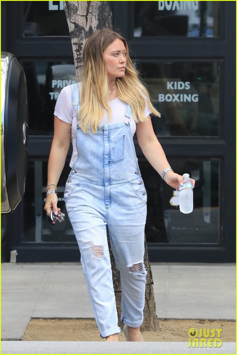 Pregnant Hilary Duff Steps Out After Getting in a Boxing Workout ...