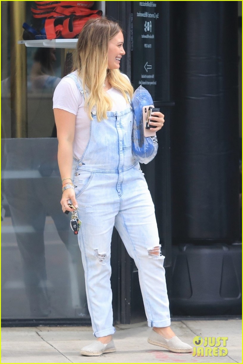 Pregnant Hilary Duff Steps Out After Getting in a Boxing Workout ...