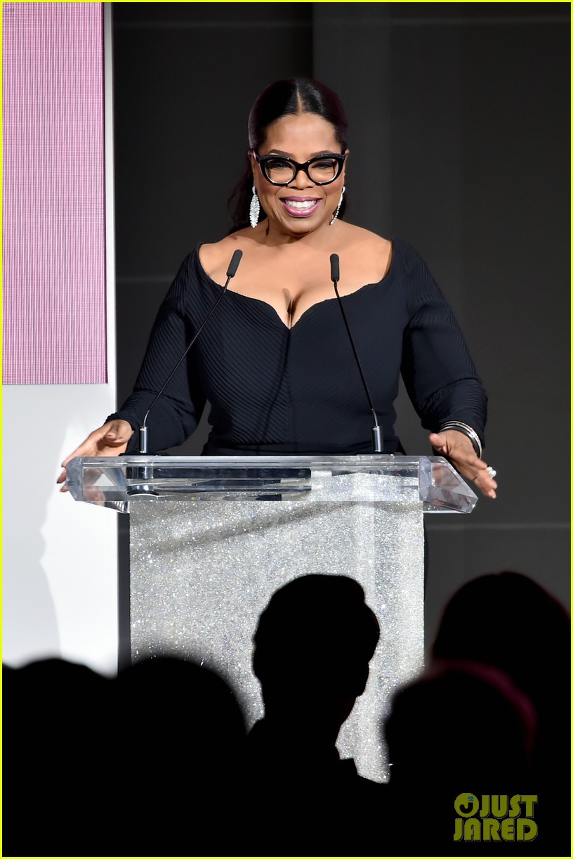 Issa Rae Wears the N-Word on Her Belt at CFDA Awards 2018: Photo ...