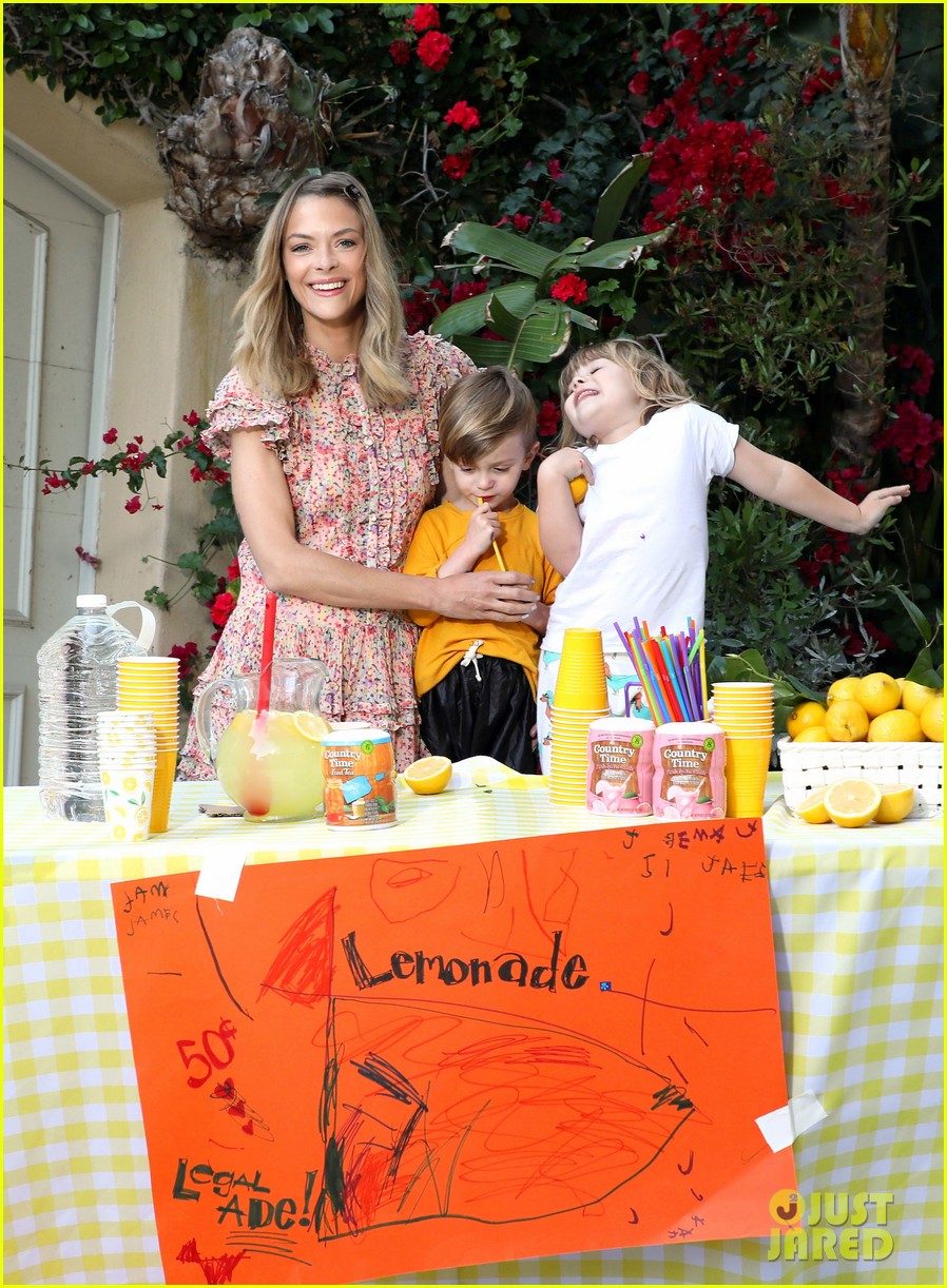 Jaime King's Kids Are So Adorable at Their Lemonade Stand!: Photo ...