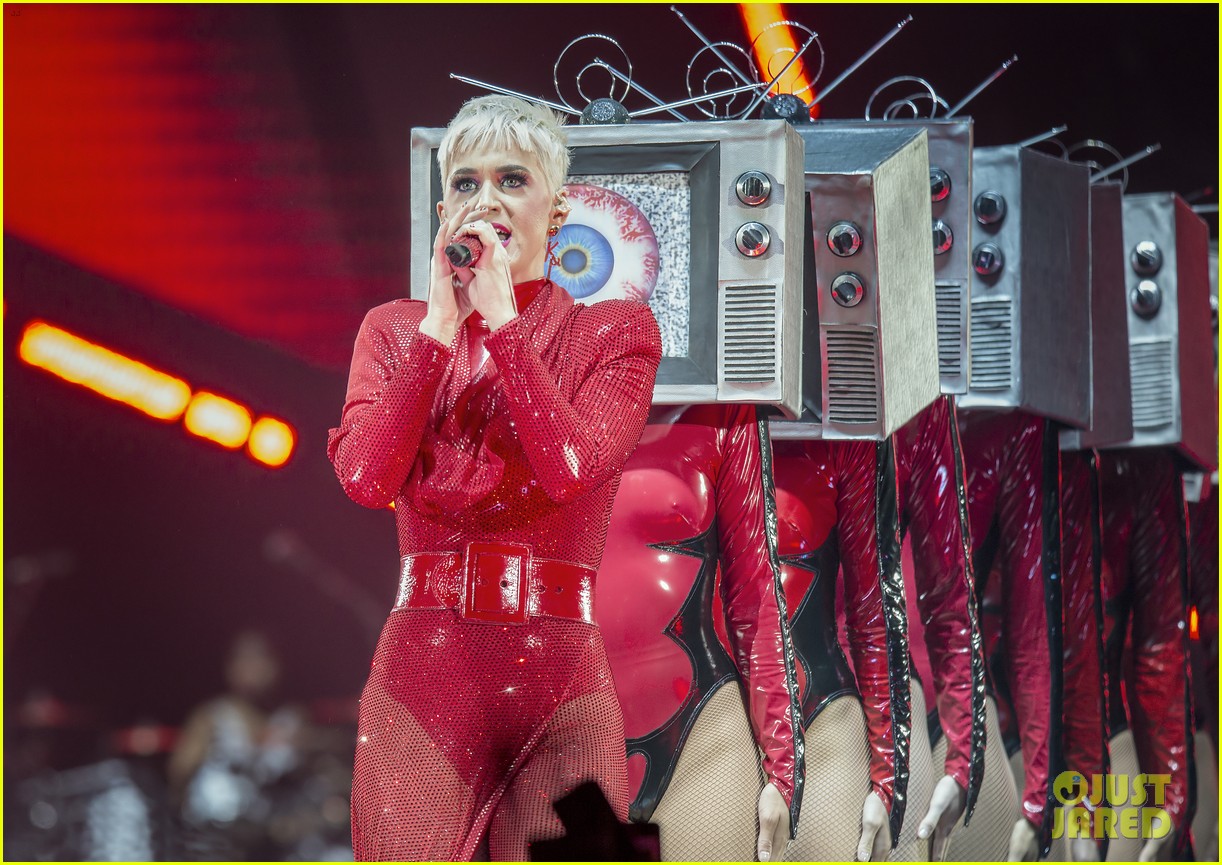 Katy Perry Brings Her 'Witness' Tour to Liverpool!: Photo 4105999 ...