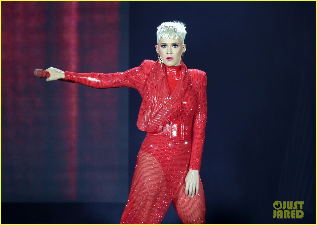 Katy Perry Brings Her 'Witness' Tour to Liverpool!: Photo 4106001 ...