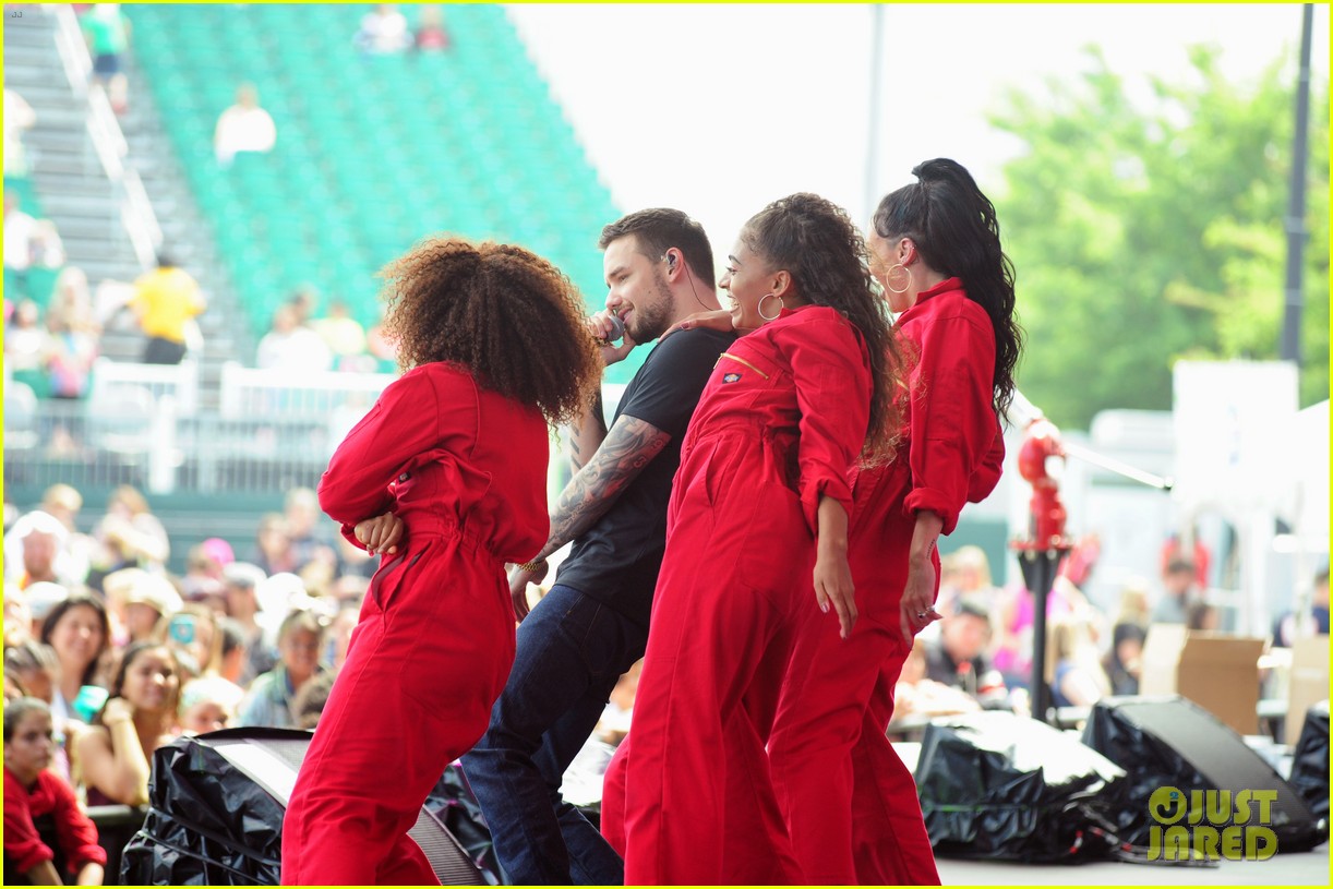 Liam Payne Rocks Out at Nickelodeon SlimeFest in Chicago!: Photo ...