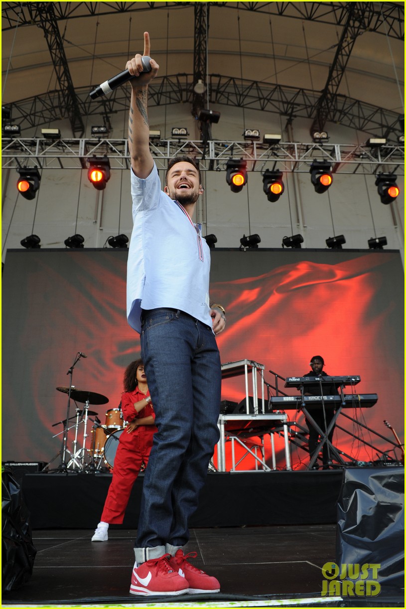 Liam Payne Rocks Out at Nickelodeon SlimeFest in Chicago!: Photo ...