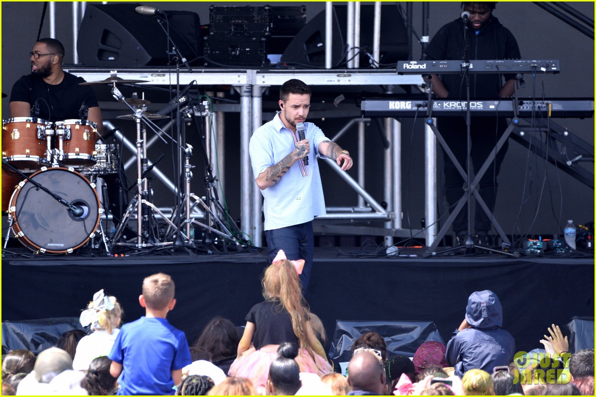 Liam Payne Rocks Out at Nickelodeon SlimeFest in Chicago!: Photo ...