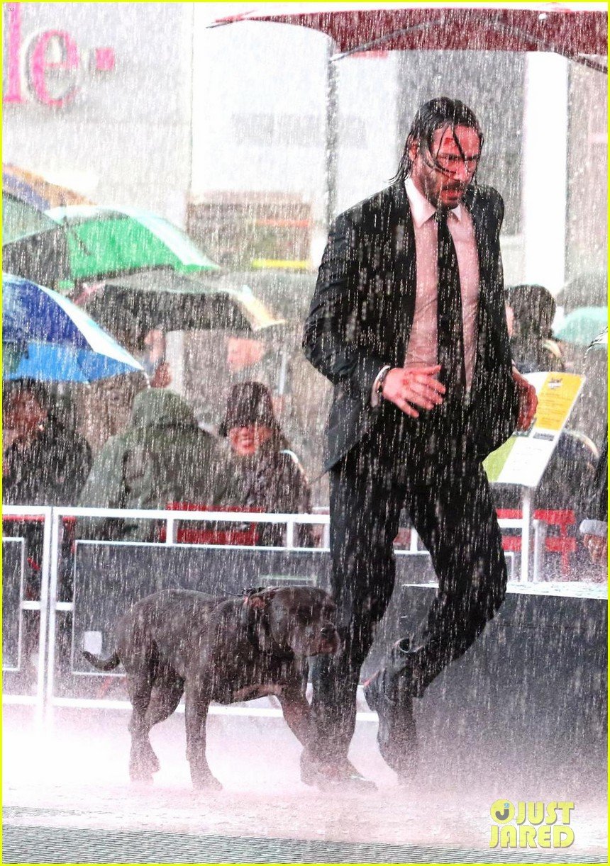 Keanu Reeves Runs Through Rainy Times Square for 'John Wick': Photo ...