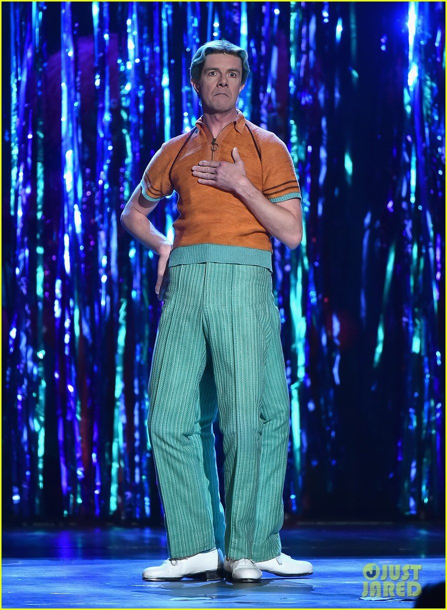 Broadway's 'SpongeBob' Stars Ethan Slater & Gavin Lee Perform at Tony ...