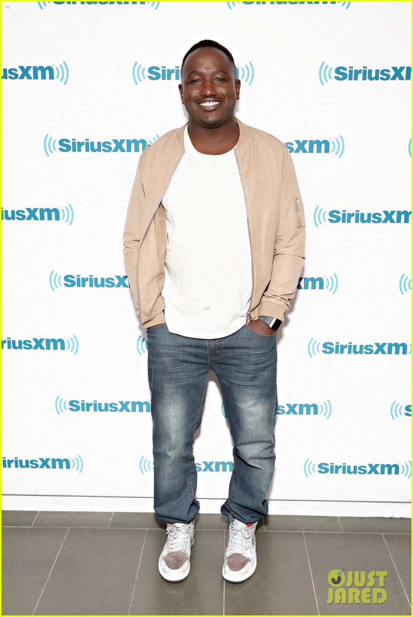 Watch Jon Hamm & the 'Tag' Cast Crash a Couple's Wedding!: Photo ...