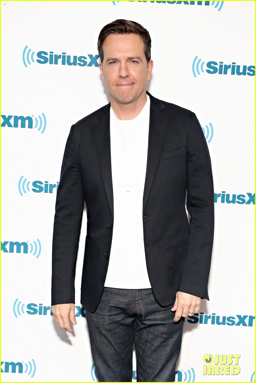 Watch Jon Hamm & the 'Tag' Cast Crash a Couple's Wedding!: Photo ...